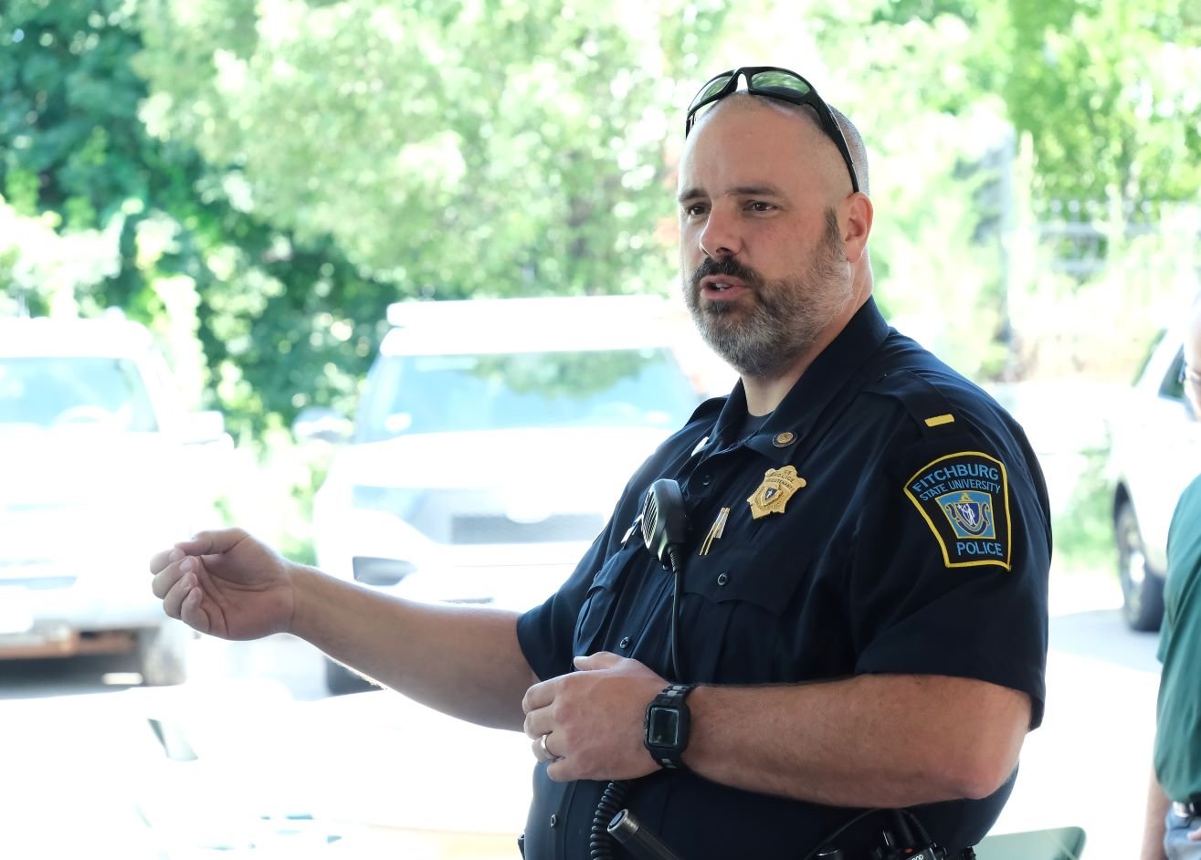 Resident Assistants Tour University Police Department