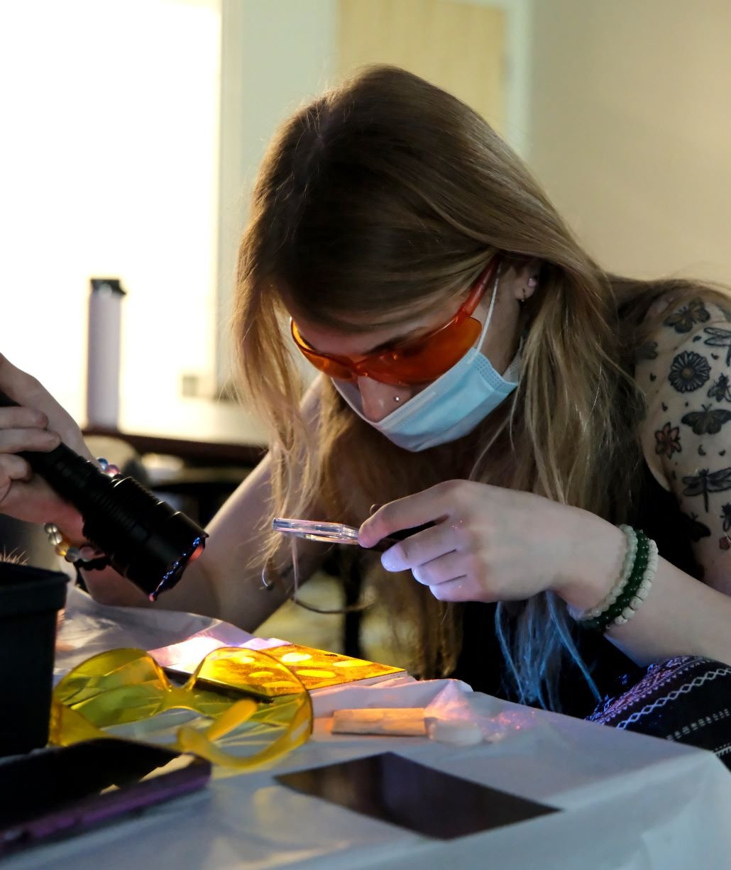 Criminal Investigation - Fluorescence Fingerprint Lab