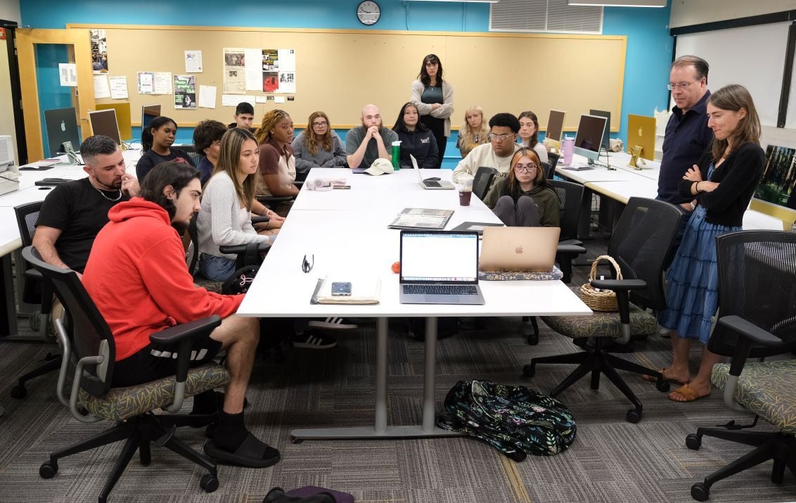 Alumni Visits Marketing Communication Class